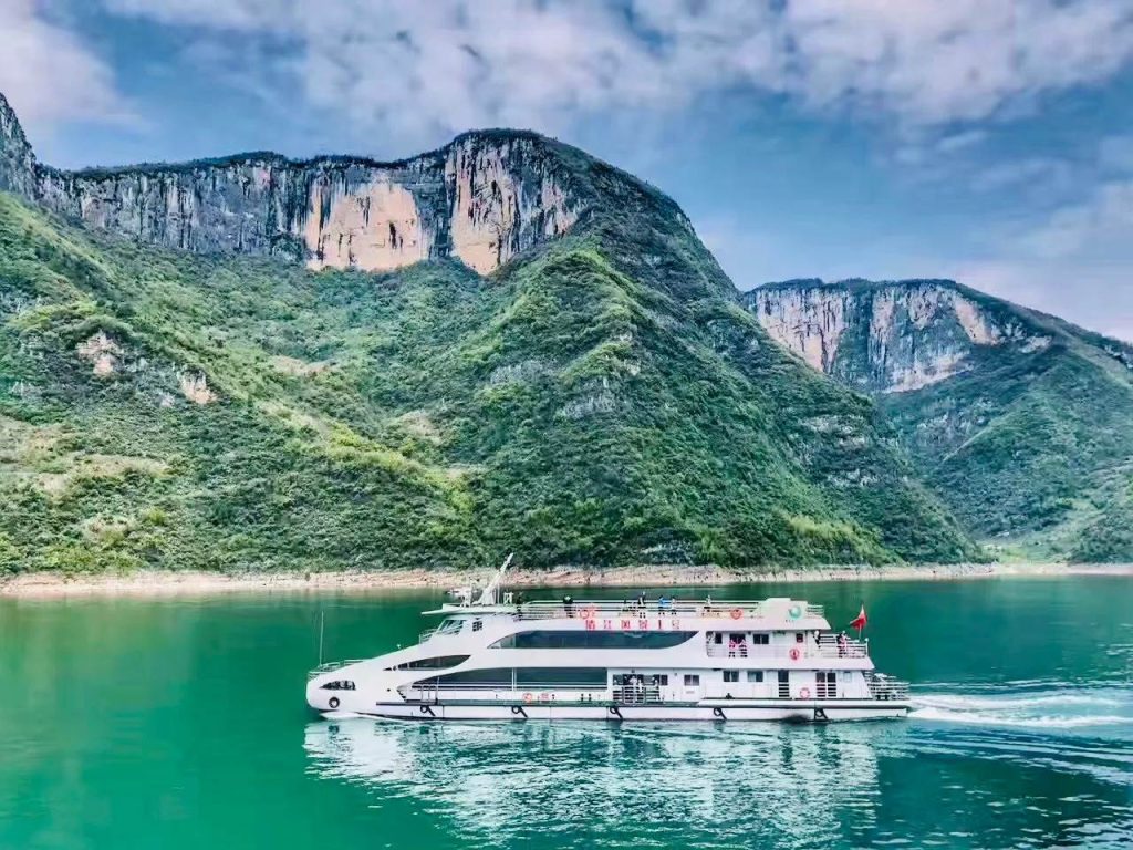 7-Day Enshi Itinerary: Explore Grand Canyon Cliffs, Tusi City