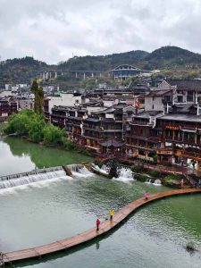 from Zhangjiajie: How to choose Furong and Fenghuang City?